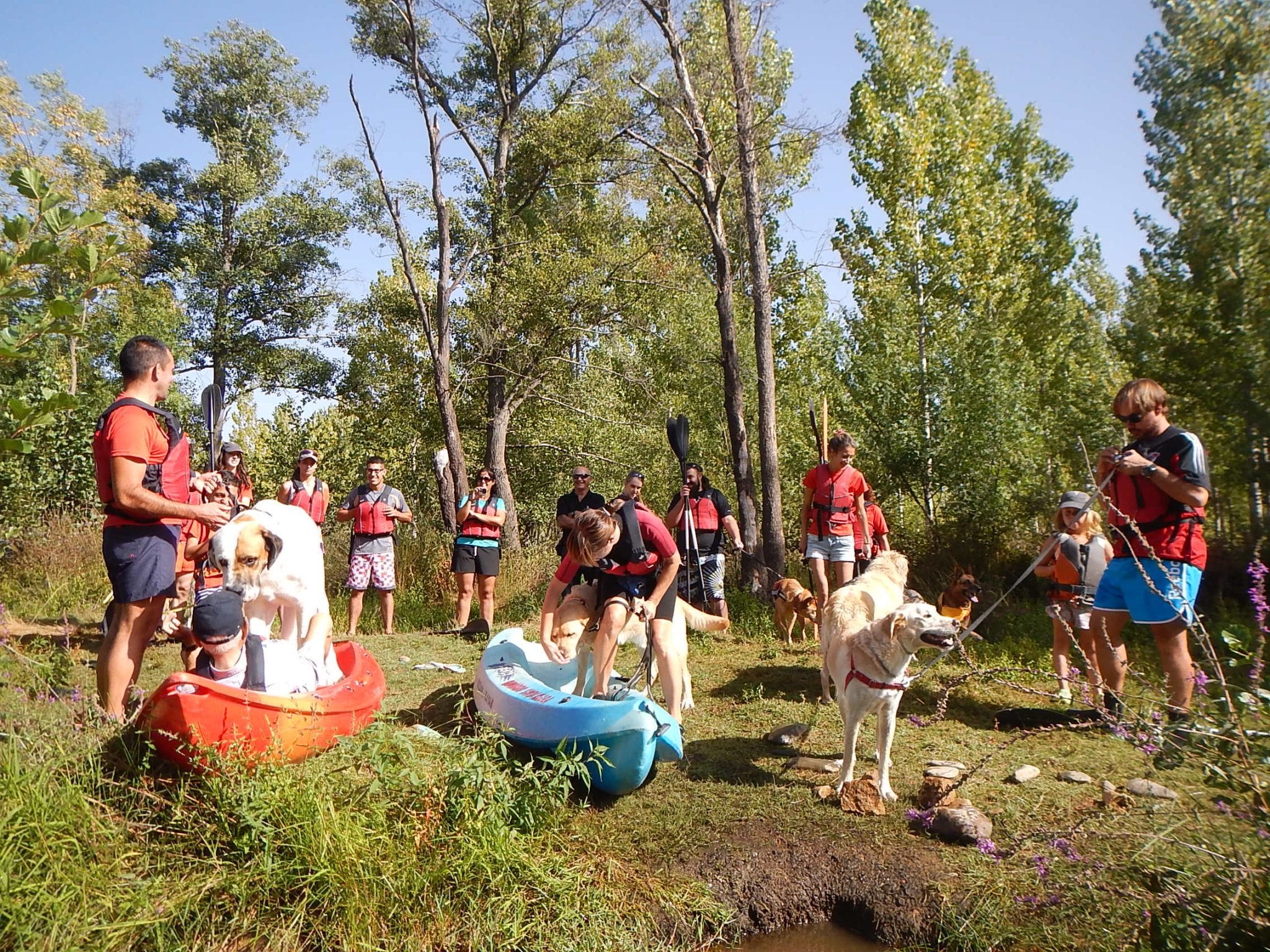 ACTIVIDAD PERRUNA, EN KAYAK - www.turismoactiva.com